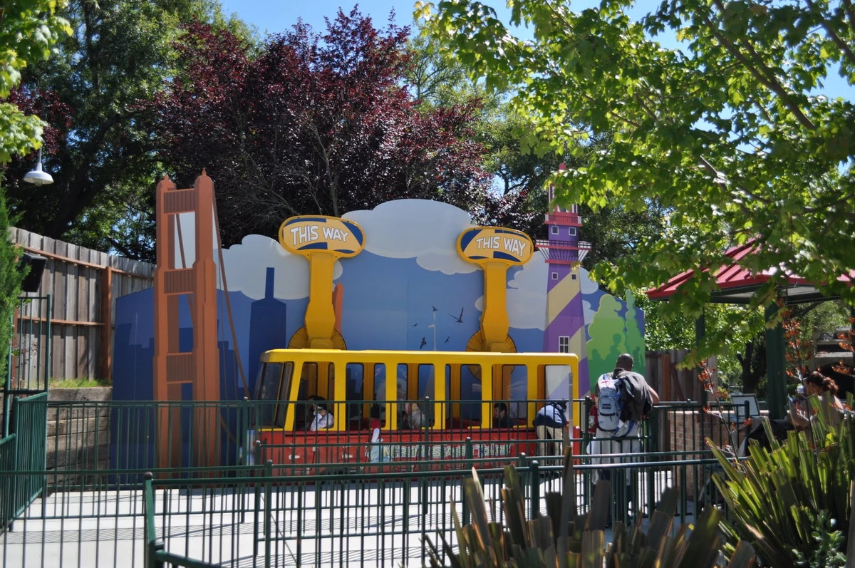 Bertie The Bus (Six Flags Discovery Kingdom) | Thomas and Friends In ...