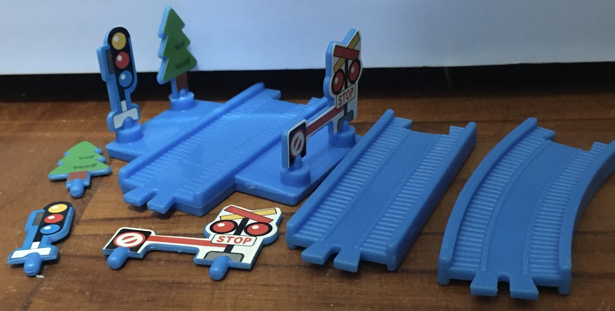 Level Crossing, Tree and Signal Set | Thomas Capsule Plarail Wiki | Fandom