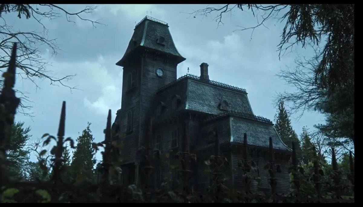Addams Mansion | Tim Burton Wiki | Fandom