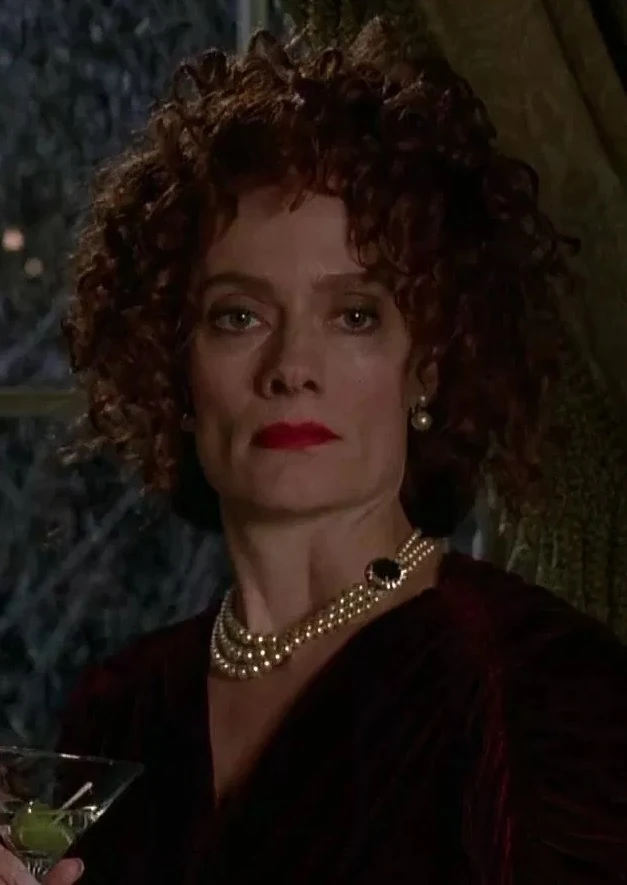 Esther Cobblepot | Tim Burton Wiki | Fandom