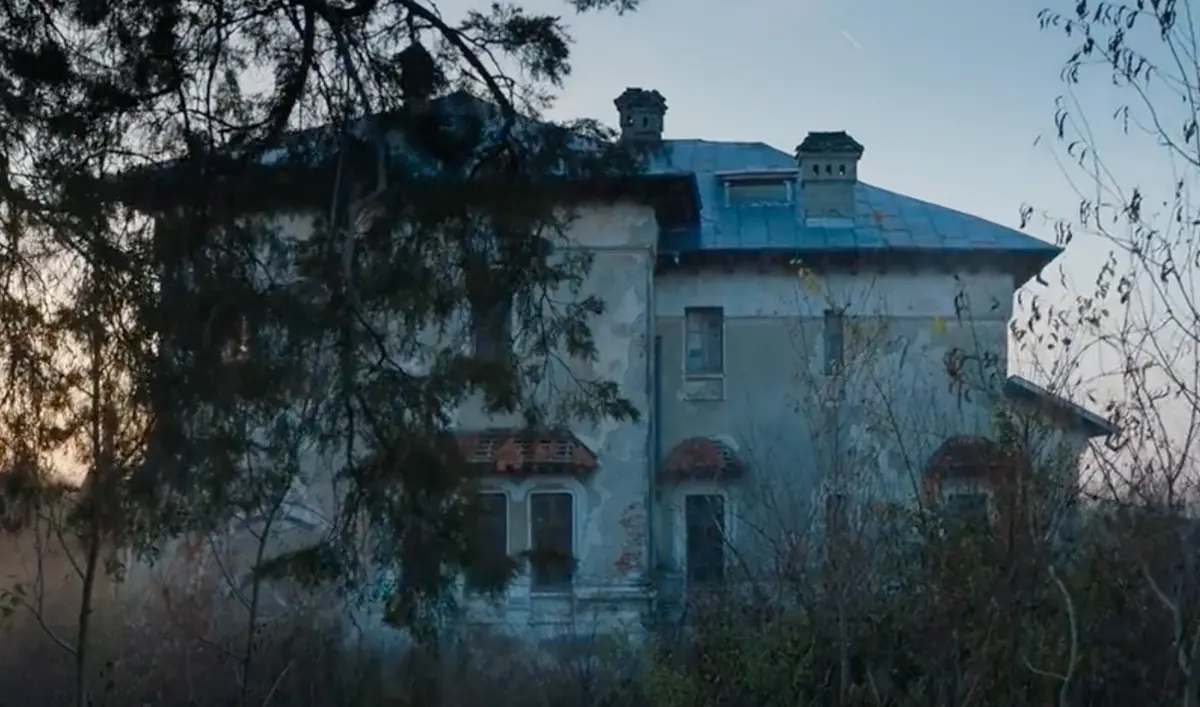 Gates Mansion | Tim Burton Wiki | Fandom