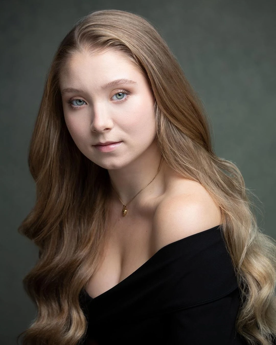 Ashley Coulson | Tinyprettythings Wiki | Fandom