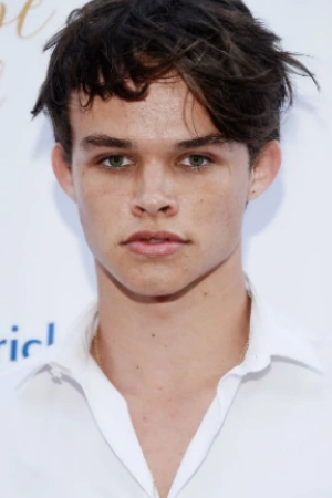 Curran Walters (1998) | Movie and TV Wiki | Fandom