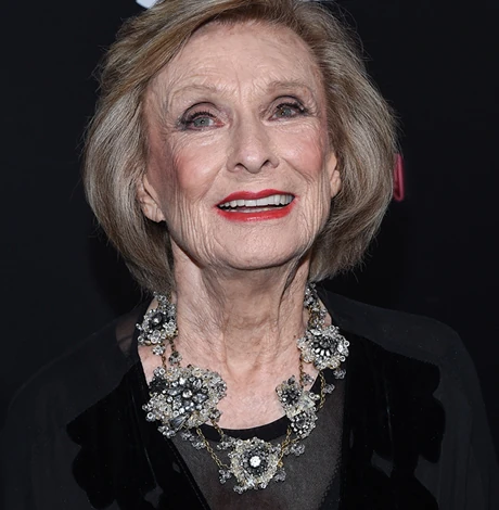 Maggie Holloway | To the Stars Wiki | Fandom