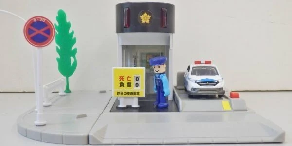 AEON Original Tomica Town Police Box and Patrol Car Set | Tomica Wiki ...