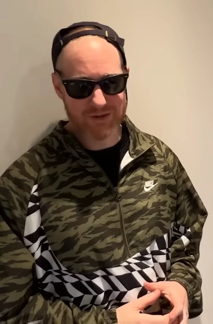 Unnamed Bathroom YouTuber | Tony Zaret Wiki | Fandom