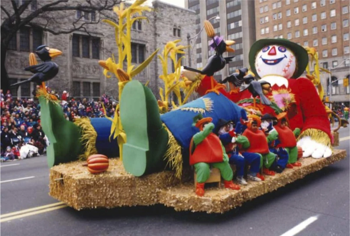 The Friendly Scarecrow | Toronto Santa Claus Parade Wiki | Fandom