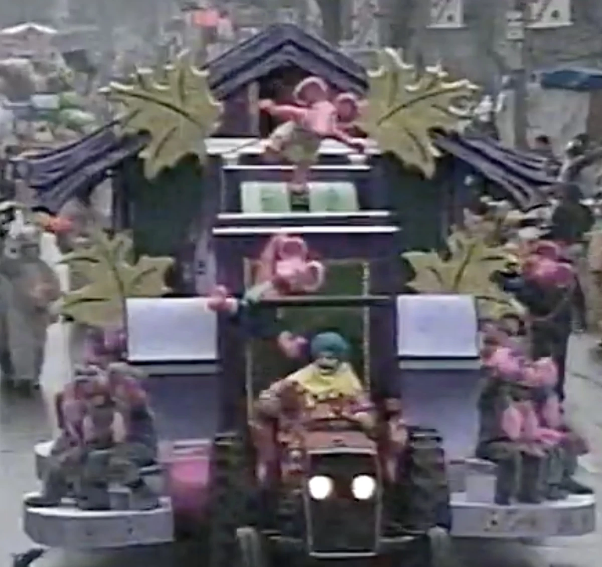 Hickory Dickory Dock | Toronto Santa Claus Parade Wiki | Fandom