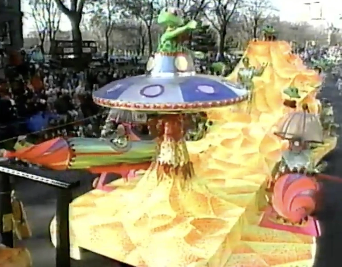 Alien Antics | Toronto Santa Claus Parade Wiki | Fandom