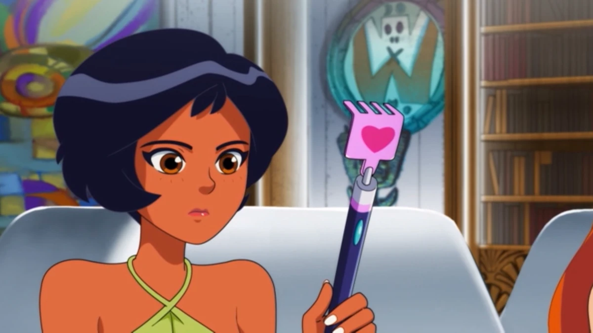 Endlessly Collapsible Back Scratcher | Totally Spies Wiki | Fandom