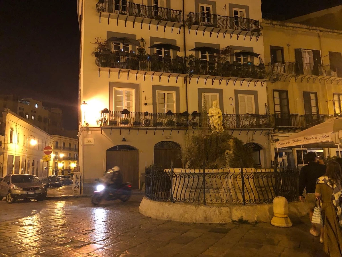 Piazza della Rivoluzione | Historica Wiki | Fandom