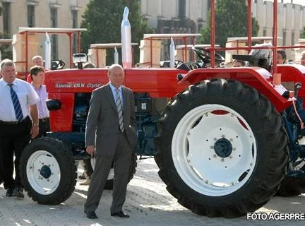 Universal 650 M Crystal | Tractor & Construction Plant Wiki | Fandom