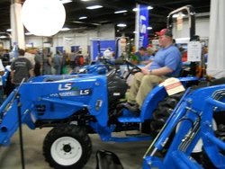 LS G3033H | Tractor & Construction Plant Wiki | Fandom