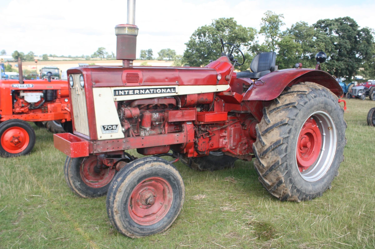 Farmall 706 | Tractor & Construction Plant Wiki | Fandom