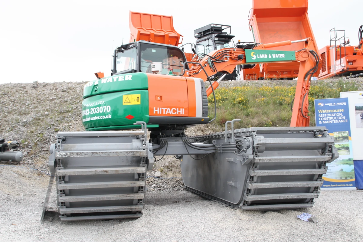 Floating excavators | Tractor & Construction Plant Wiki | Fandom