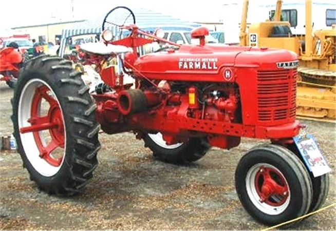 Farmall H Tractors