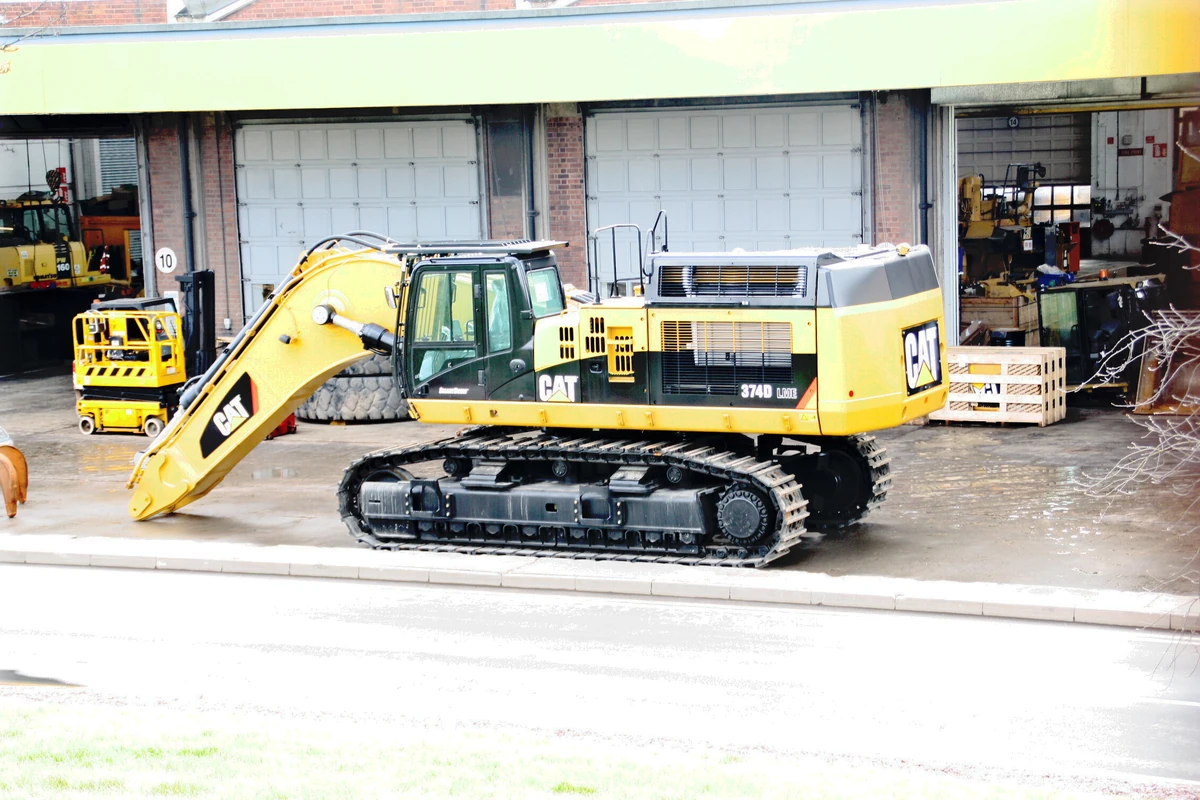 Caterpillar 374D excavator | Tractor & Construction Plant Wiki | Fandom