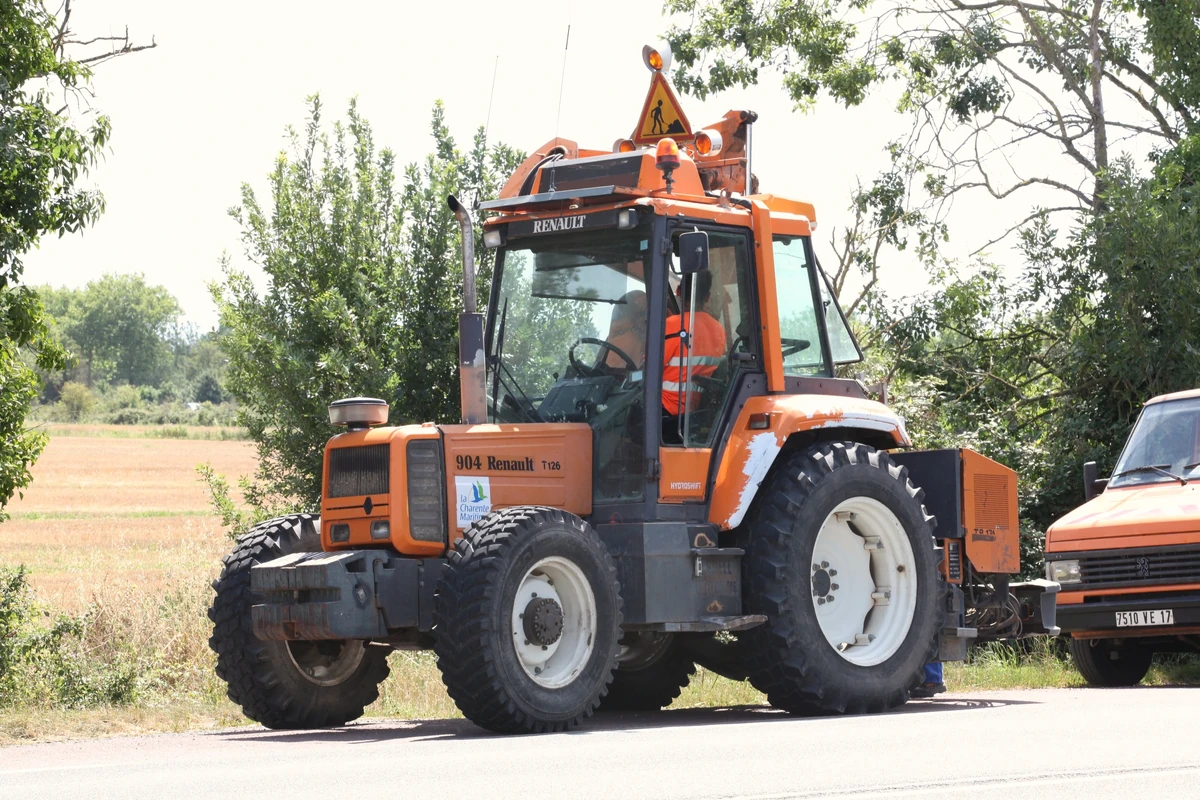 Renault 904 | Tractor & Construction Plant Wiki | Fandom