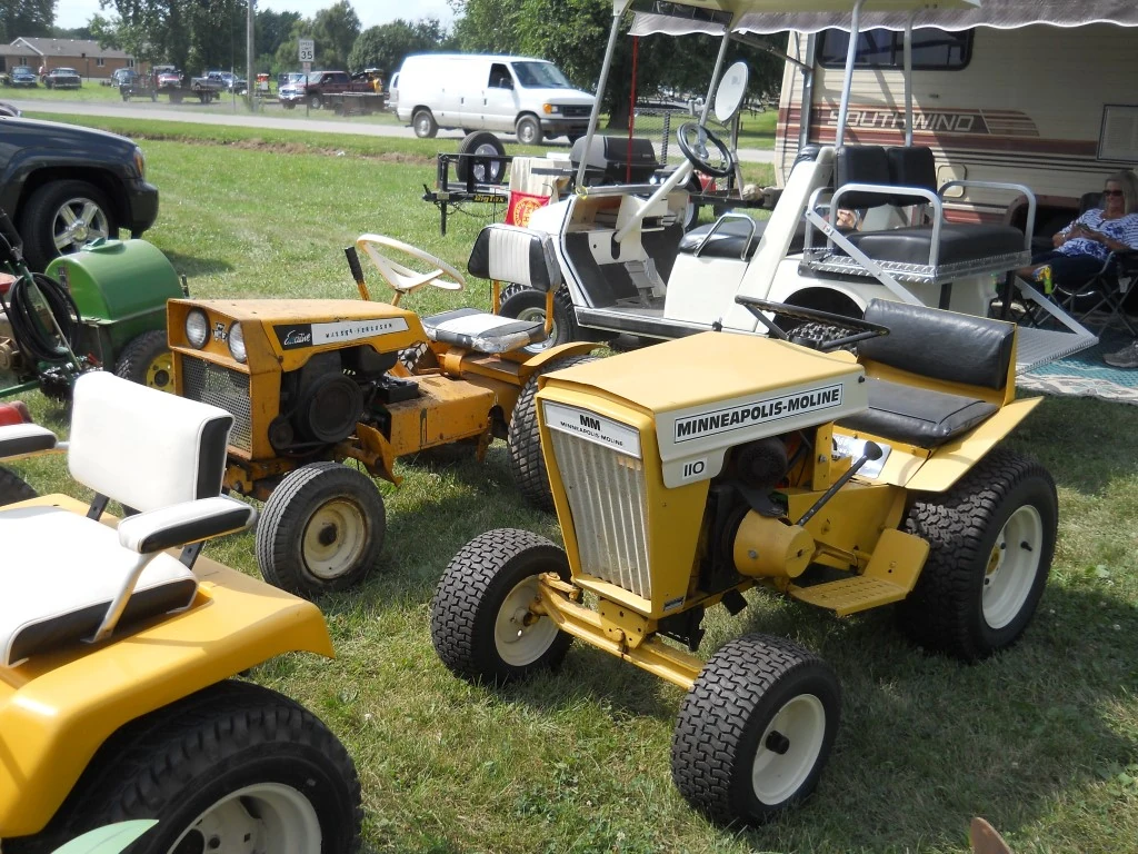 Minneapolis-Moline 110 Town & Country | Tractor & Construction Plant ...