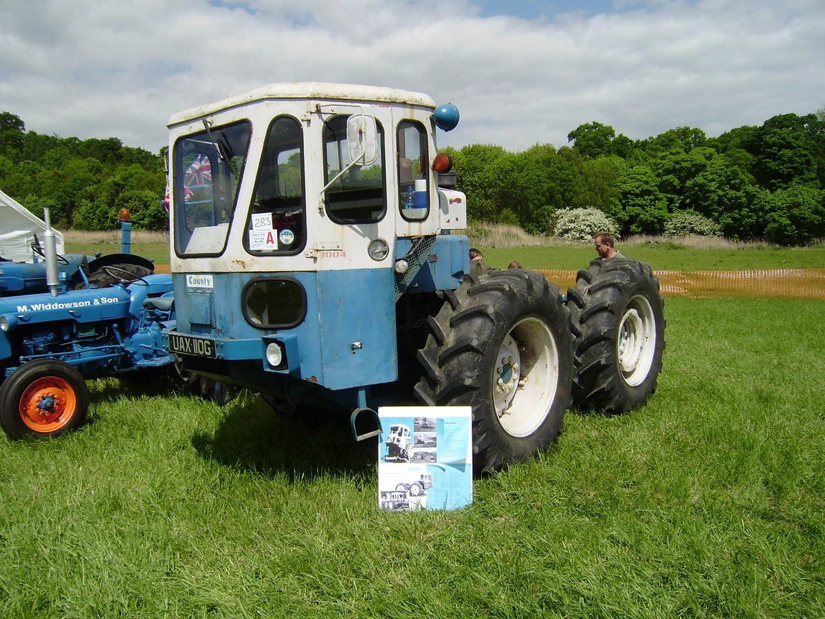 County FC 1004 | Tractor & Construction Plant Wiki | Fandom