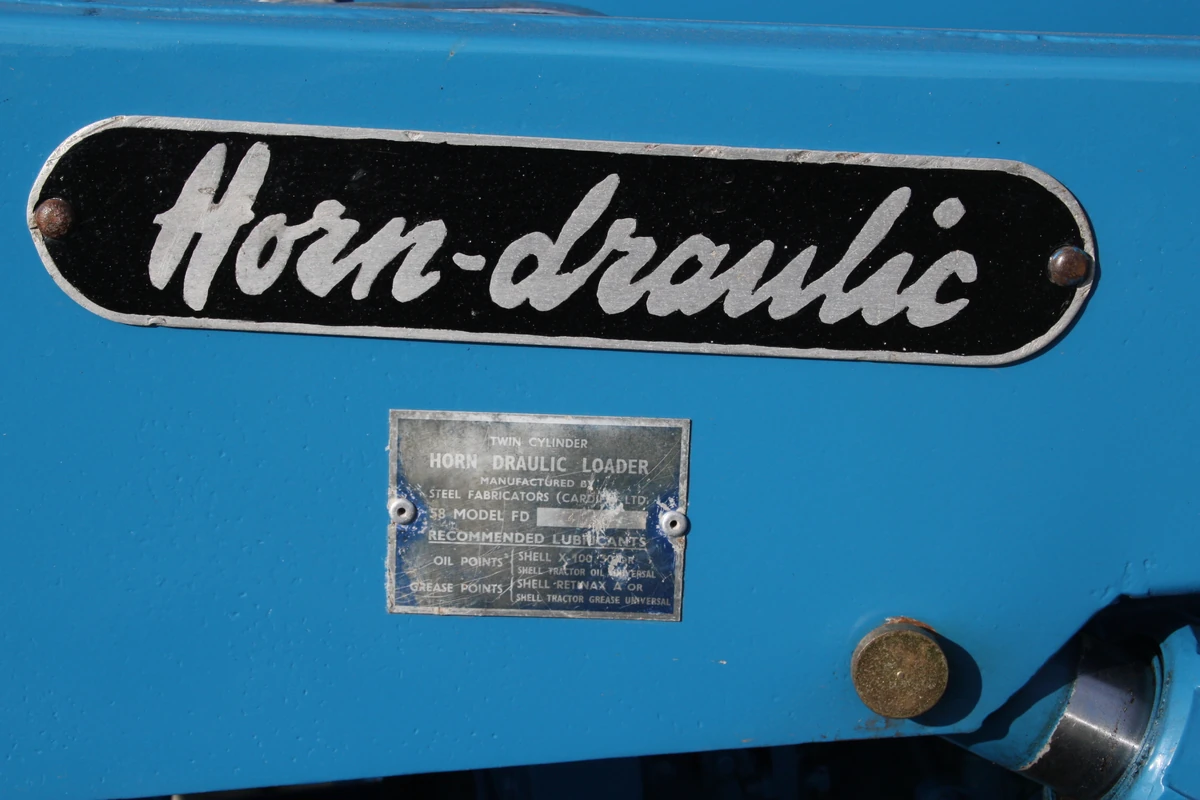 Horn-draulic loaders | Tractor & Construction Plant Wiki | Fandom