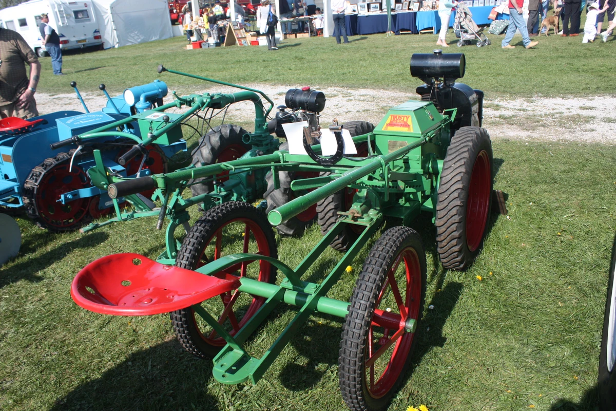 Tractors (London) Ltd | Tractor & Construction Plant Wiki | Fandom