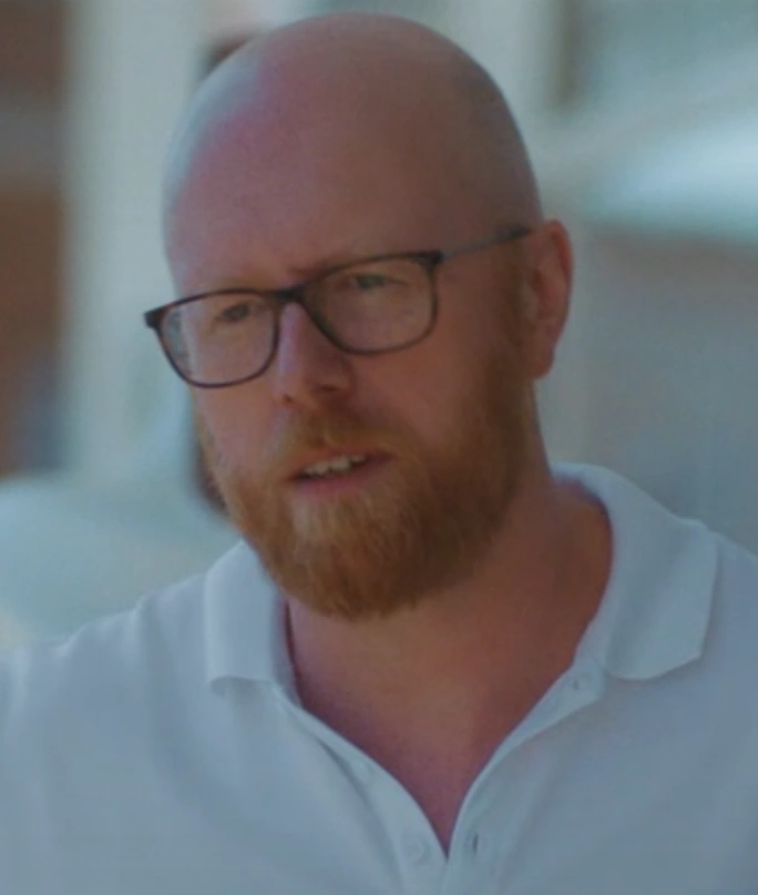 Scott (café owner) | Tracy Beaker Wiki | Fandom