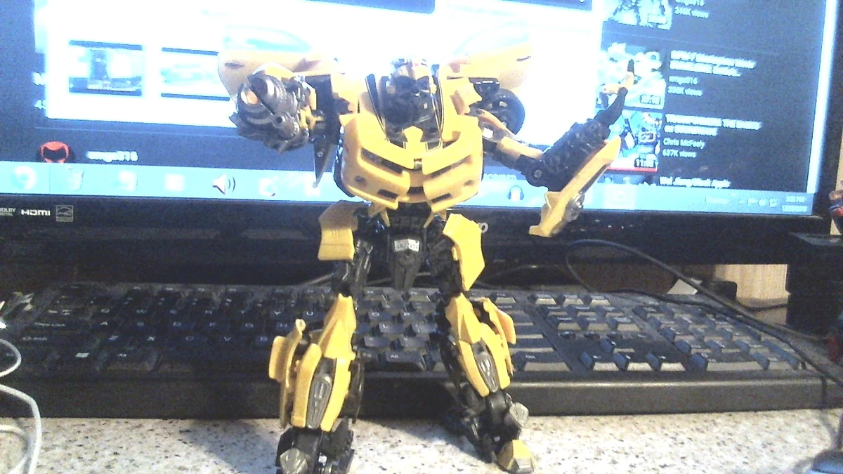 Bumblebee in Omega Max Mode | Transformers Micro-Verse Wiki | Fandom