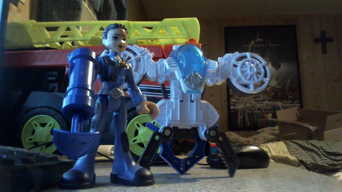 Chromia (Human) & Flight Pack | Transformers Micro-Verse Wiki | Fandom