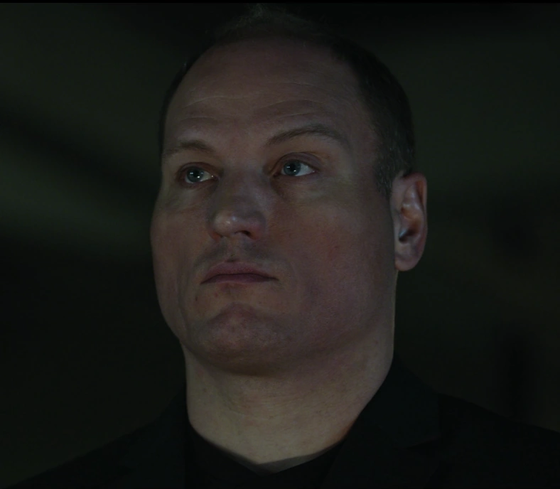 Mr. Giant | Travelers Wiki | Fandom