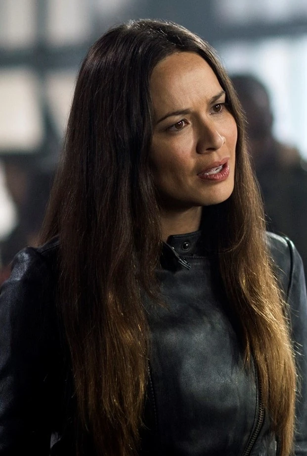 Vivien Hale | Trinity TV series Wiki | Fandom