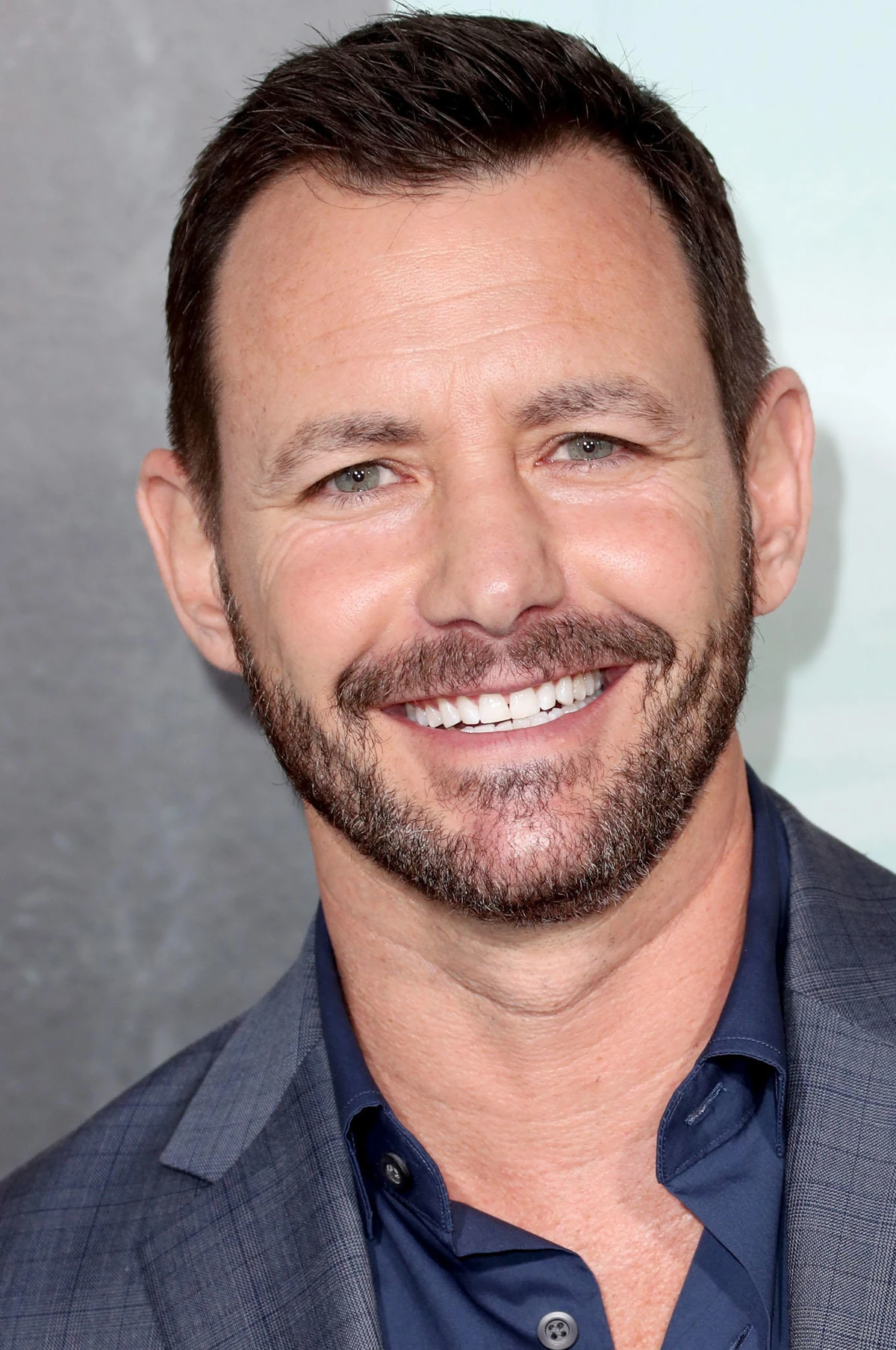 Larry Sullivan | Trinkets Wiki | Fandom