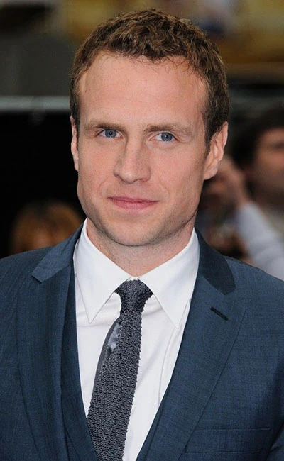 Rafe Spall | Trying Wiki | Fandom