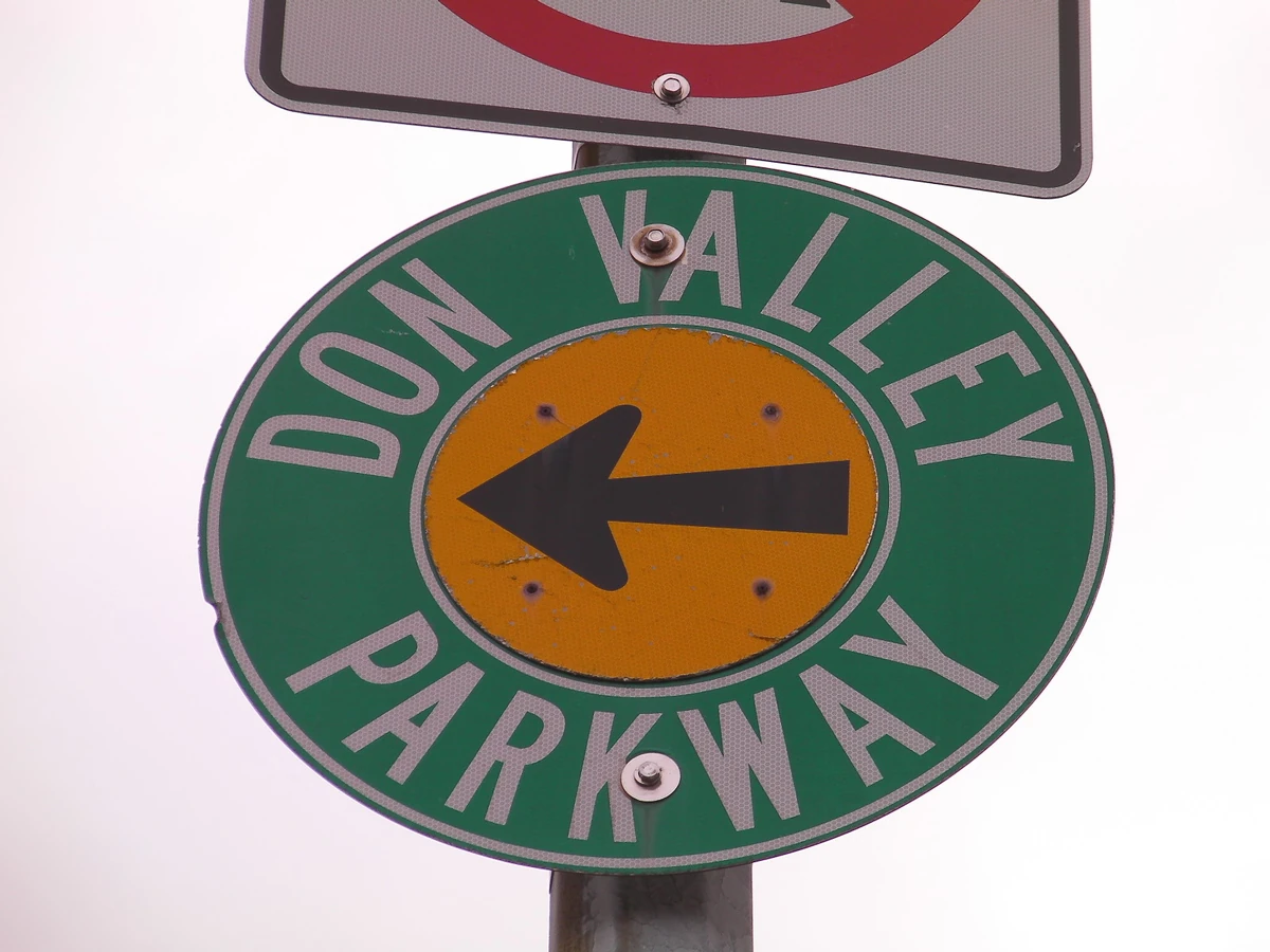 Highway Circular | Toronto Street Sign Database Wiki | Fandom