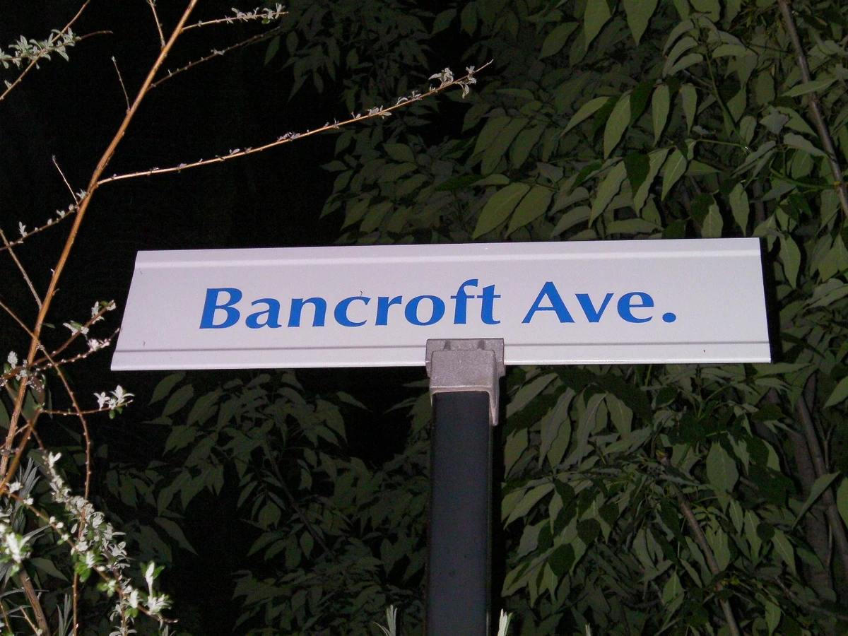 Standard Metal University of Toronto | Toronto Street Sign Database ...