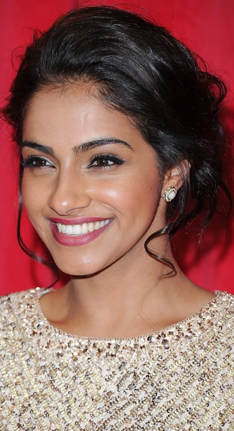 Meera Khan | Tuckerverse Wiki | Fandom