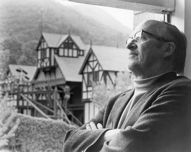 Angus Bowmer | Turtledove | Fandom