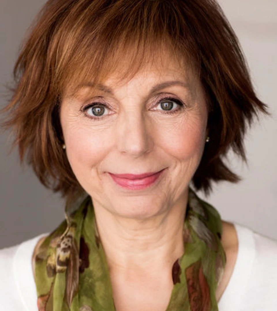 Nancy Linari | Twa Wiki | Fandom