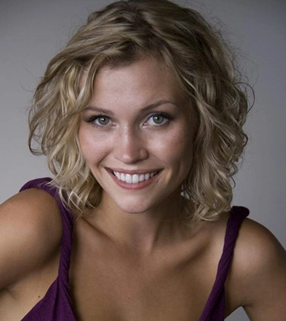 Whitney Moore | Twa Wiki | Fandom