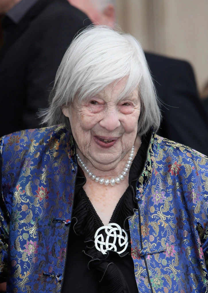 Lou Medeemey | UK Soap Street Wiki | Fandom