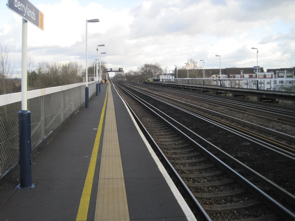 Berrylands railway station | UK Transport Wiki | Fandom