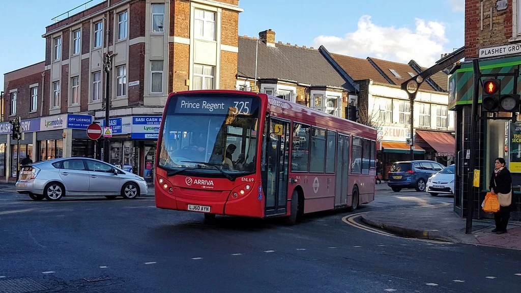 London Buses route 325 | UK Transport Wiki | Fandom