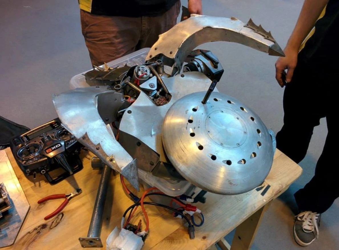 Predator (Featherweight) | Ultimate Robot Archive Wikia | Fandom