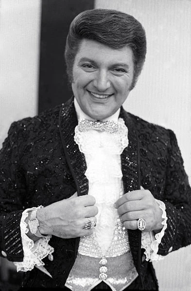 Liberace | Ultimate Pop Culture Wiki | Fandom