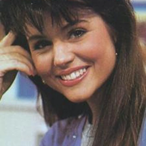 Kelly Kapowski Hairstyle