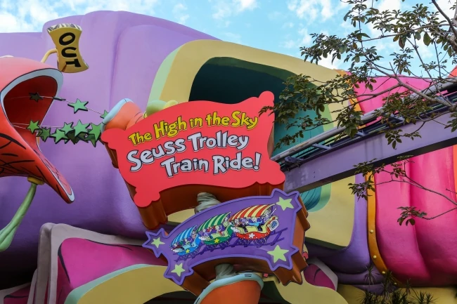 High in the Sky Seuss Trolley Train Ride | Universalorlandoexperience ...