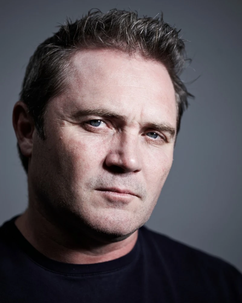 Alex Ferns | Universo Batman Wiki | Fandom