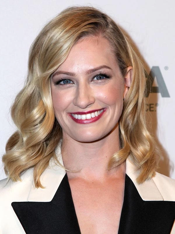 Beth Behrs | Wiki Universo ReyNández | Fandom