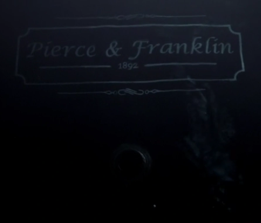 Le coffre de Stefan | Wiki Vampire Diaries France | Fandom