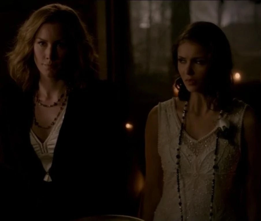 Elena & Esther | Wiki Vampire Diaries France | Fandom